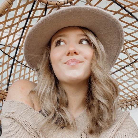 Kaylee's Closet (@kayleedicksonn) | Poshmark